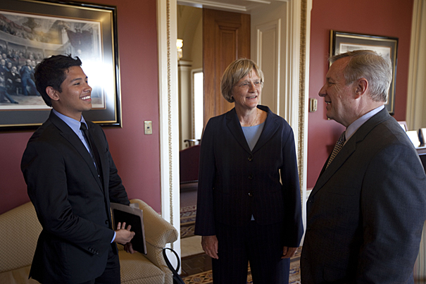Faust, student thank senator for help — Harvard Gazette