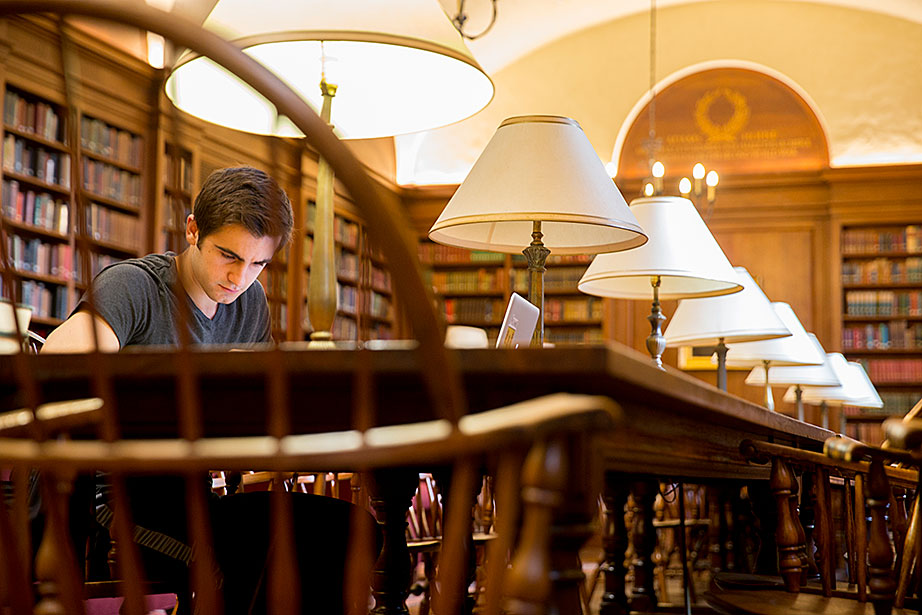 A look inside: Undergraduate House libraries — Harvard Gazette