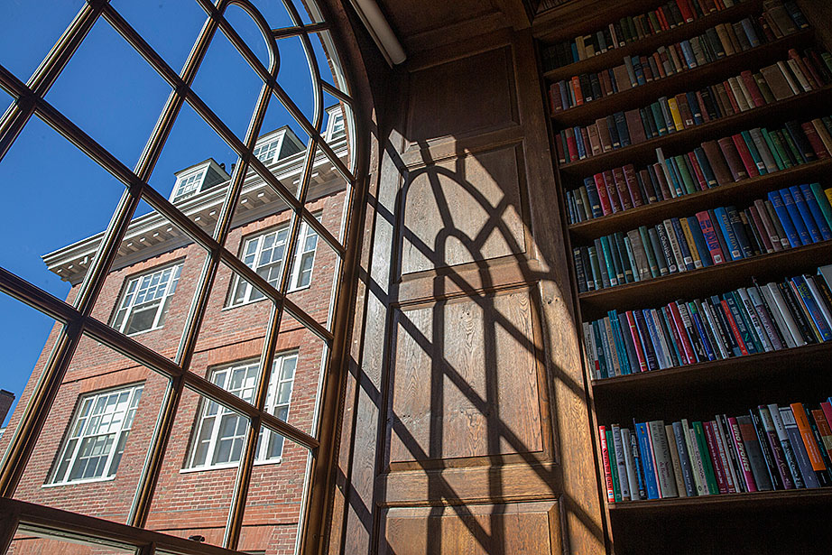 A look inside: Undergraduate House libraries — Harvard Gazette