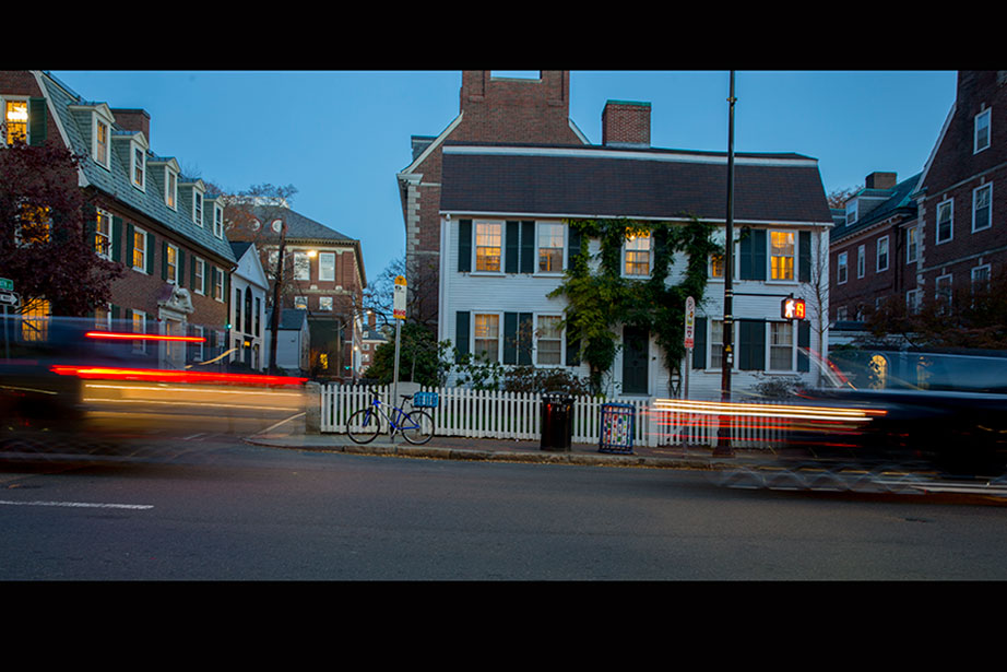 A look inside: Undergraduate House libraries — Harvard Gazette