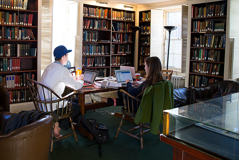A look inside: Undergraduate House libraries — Harvard Gazette