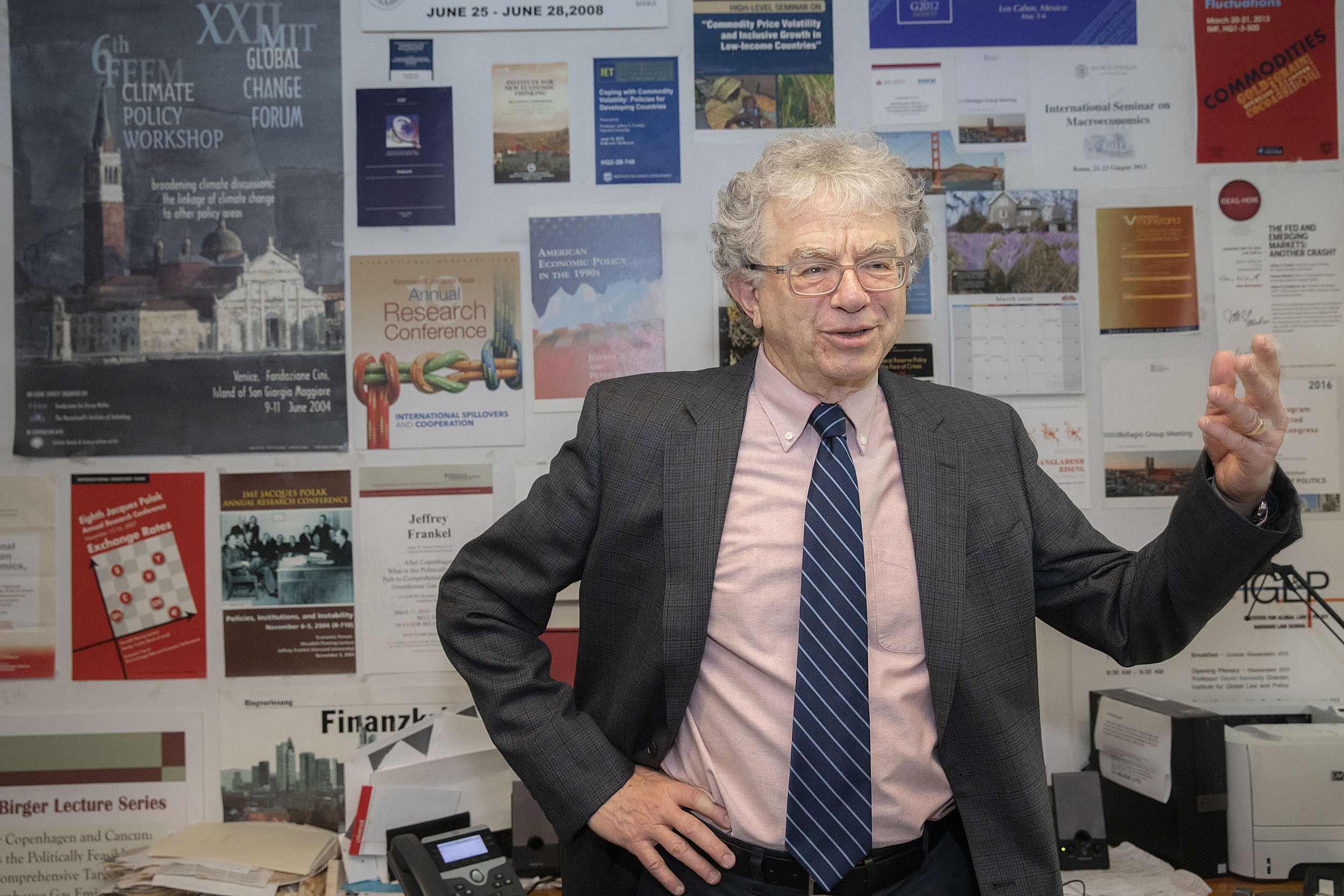 Harvard experts weigh in on the fate of the handshake — Harvard Gazette