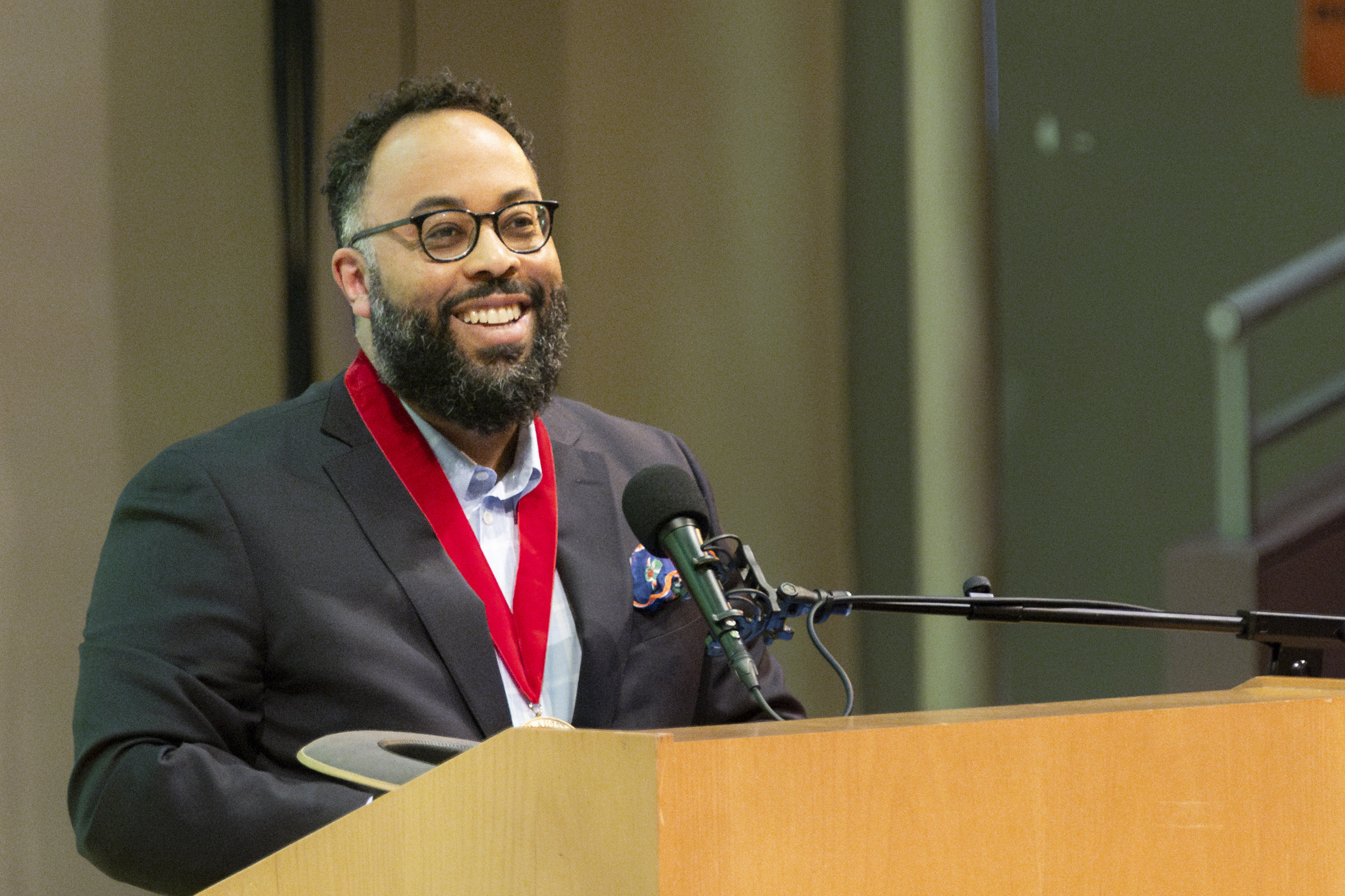 Acclaimed poet receives Arts Medal — Harvard Gazette