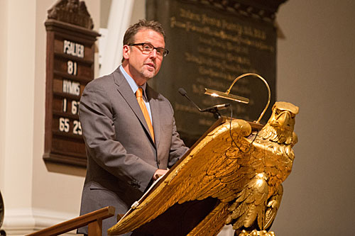 Cortés receives service award — Harvard Gazette