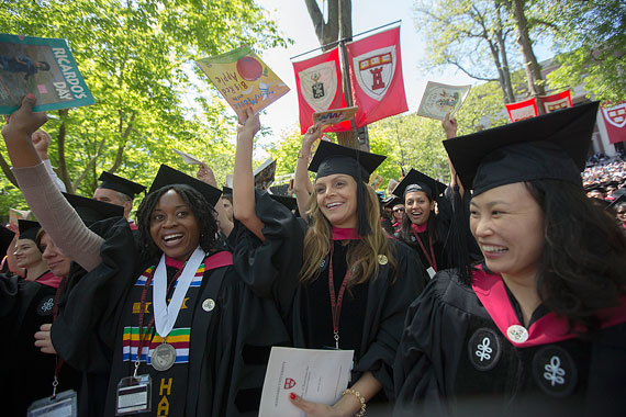 Snapshots of a sun-splashed day — Harvard Gazette