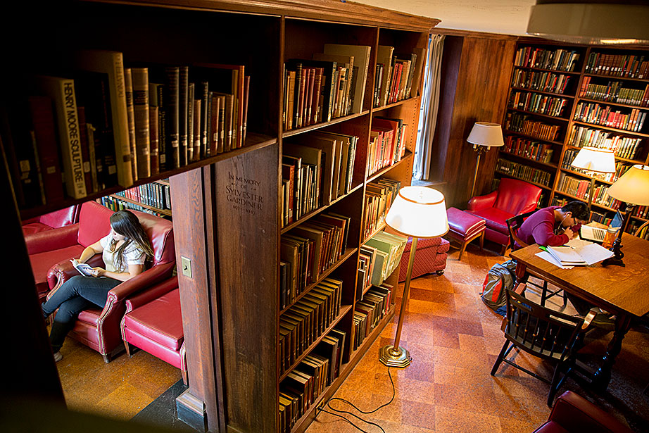 A look inside: Undergraduate House libraries — Harvard Gazette