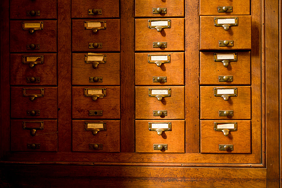 A look inside: Undergraduate House libraries — Harvard Gazette