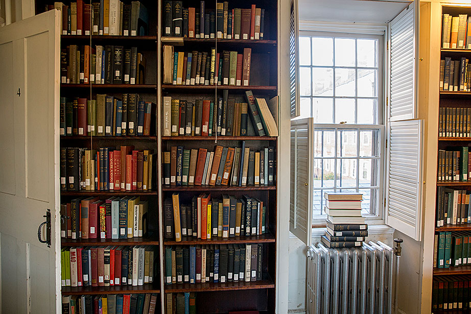 A look inside: Undergraduate House libraries — Harvard Gazette