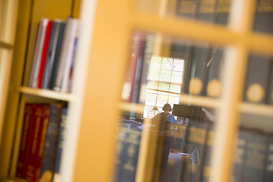 A look inside: Undergraduate House libraries — Harvard Gazette