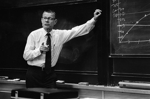 Thomas Schelling, Nobelist and game theory pioneer, 95 — Harvard Gazette