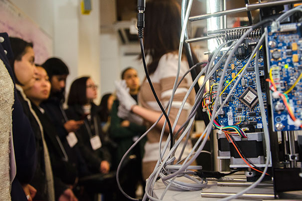 Strengthening ties among women in physics — Harvard Gazette