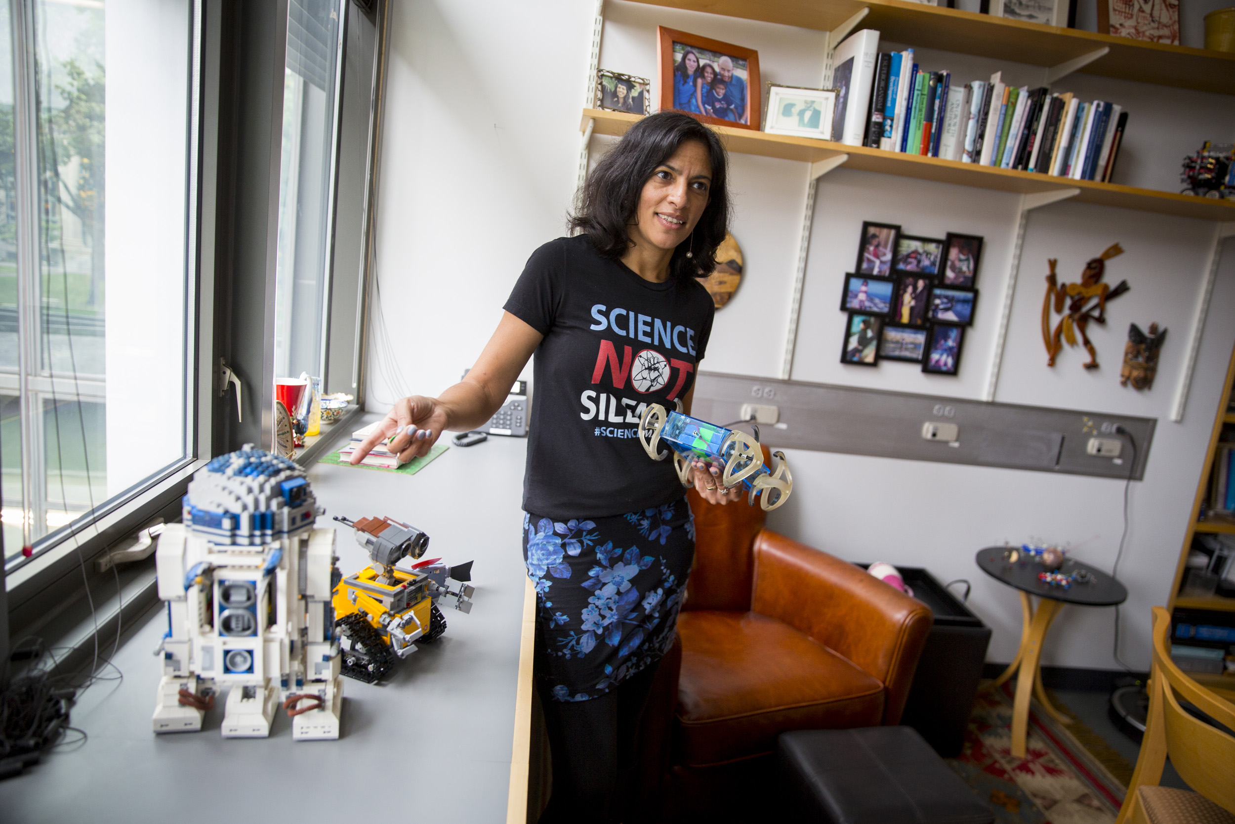 Next generation of robots crawl, run, fly into the real world — Harvard ...