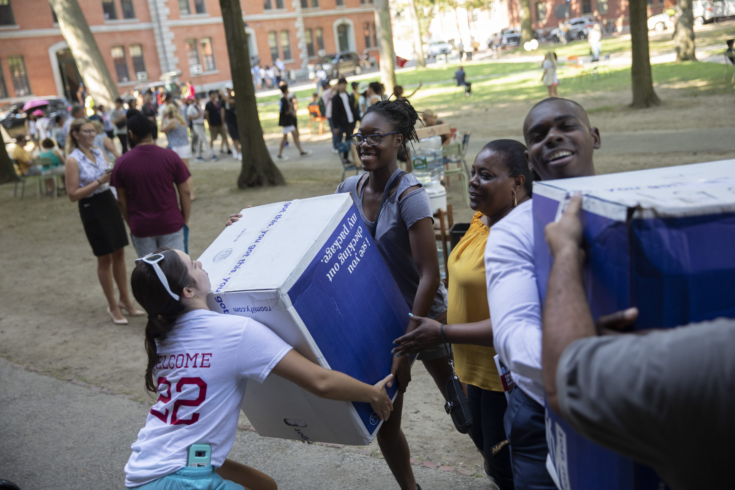 Harvard leaders welcome students on move-in day — Harvard Gazette