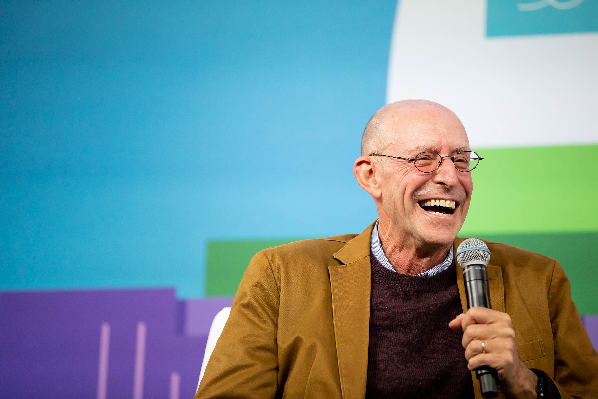 Michael Pollan looks at re-entry of psychedelics — Harvard Gazette