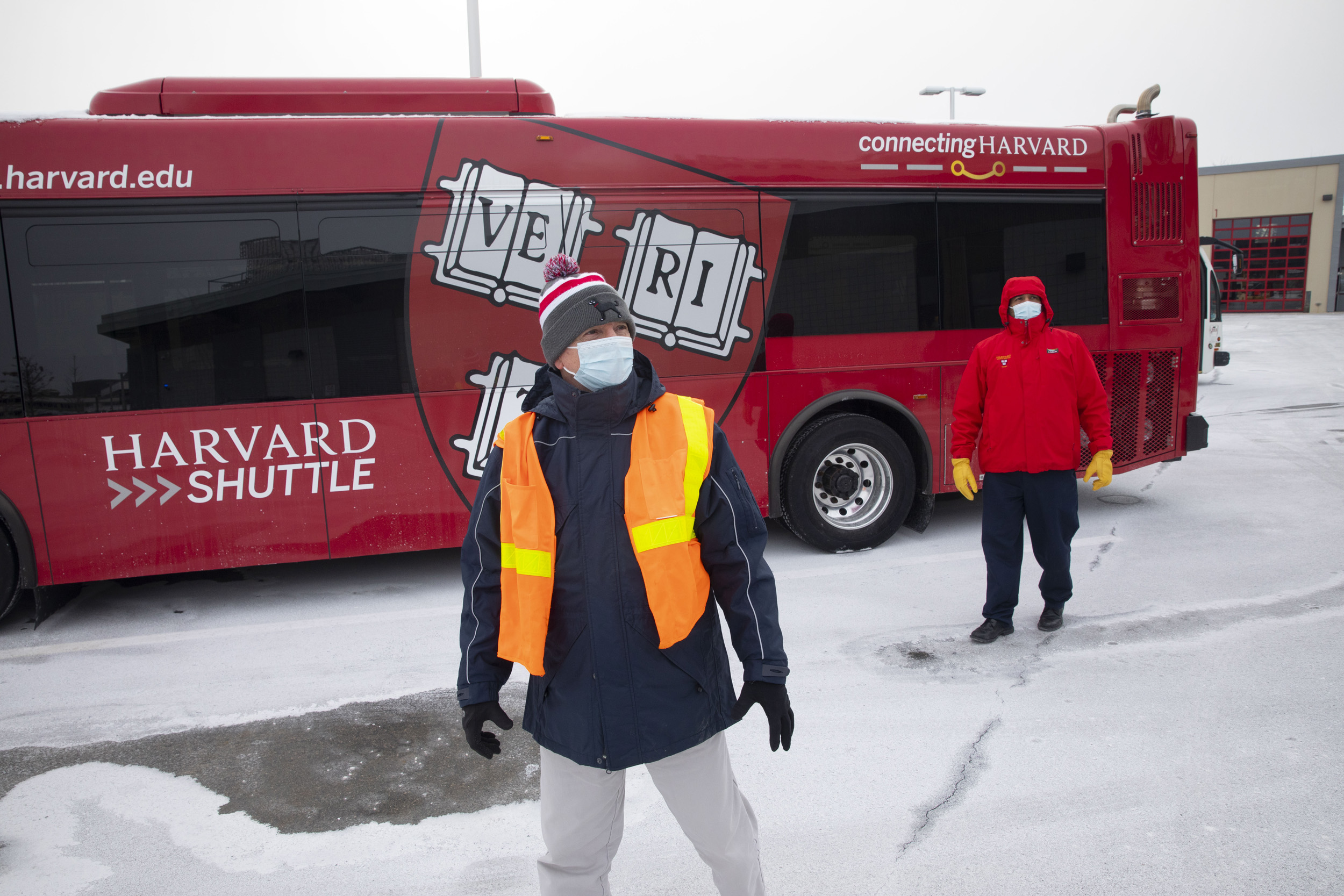 Harvard adds four electric shuttle buses to fleet — Harvard Gazette