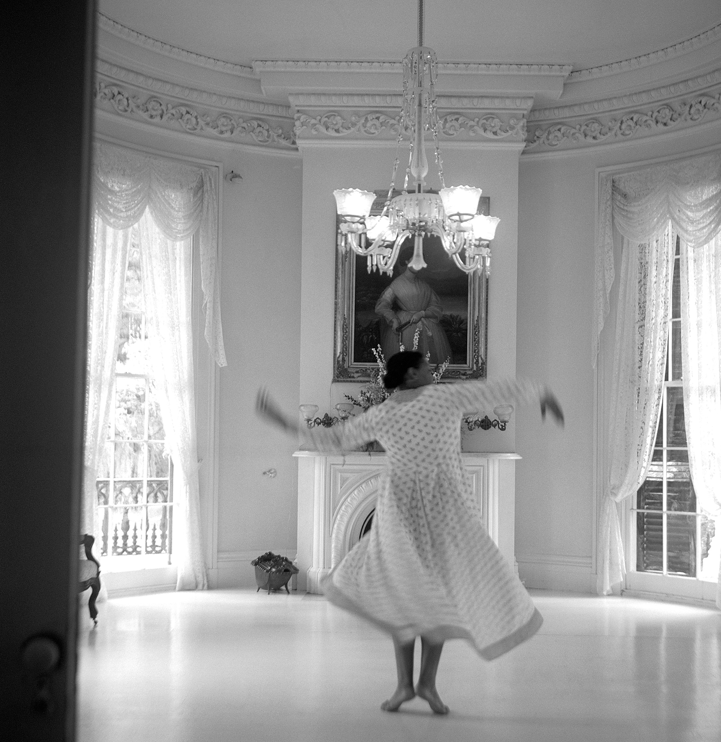 Harvard art professor analyzes Carrie Mae Weems' photography — Harvard ...