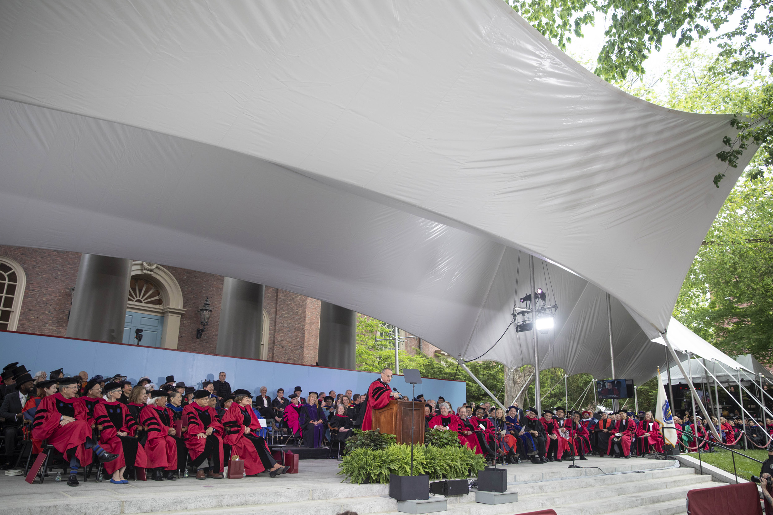 Actor Tom Hanks sends off Harvard’s Class of 2023 — Harvard Gazette