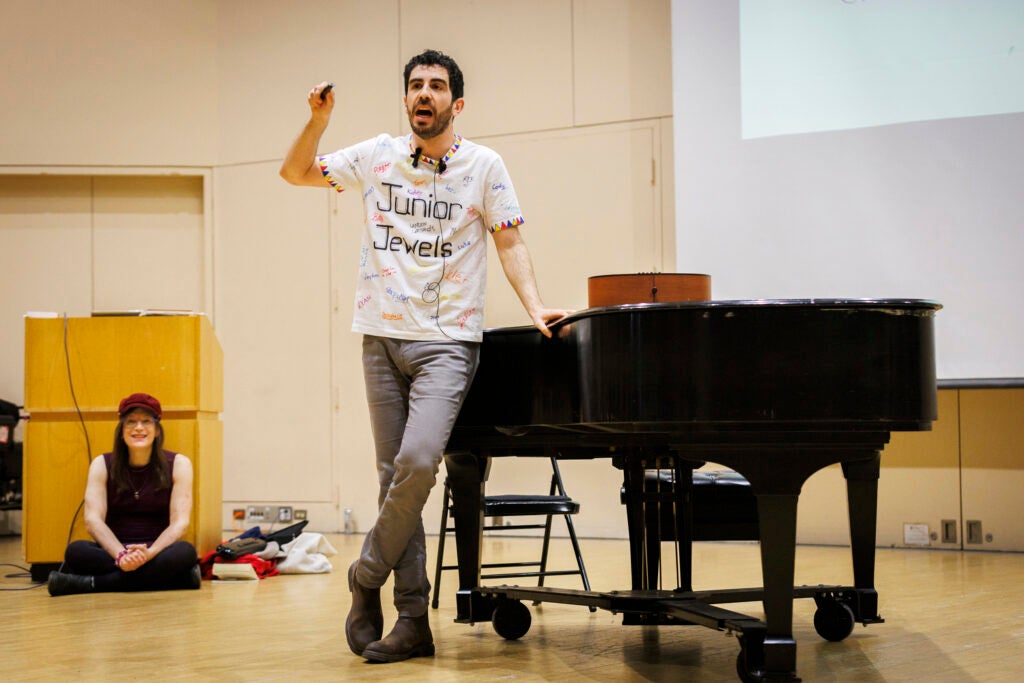 Inside Harvard’s Taylor Swift class — Harvard Gazette