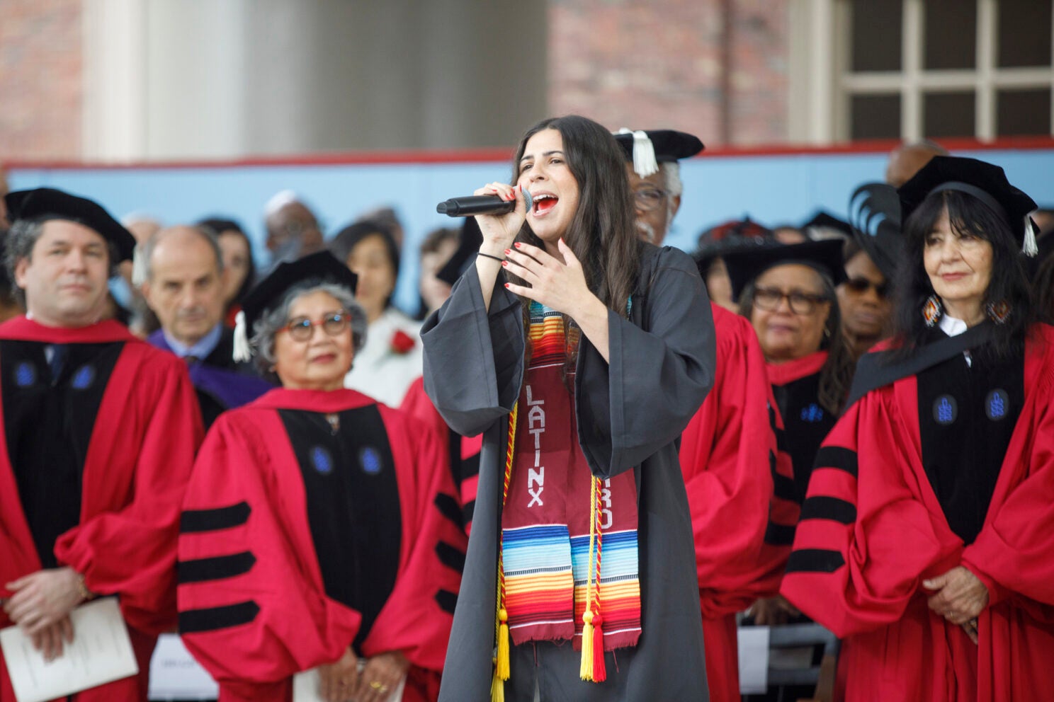 Choose bravely, Ressa tells Harvard grads — Harvard Gazette