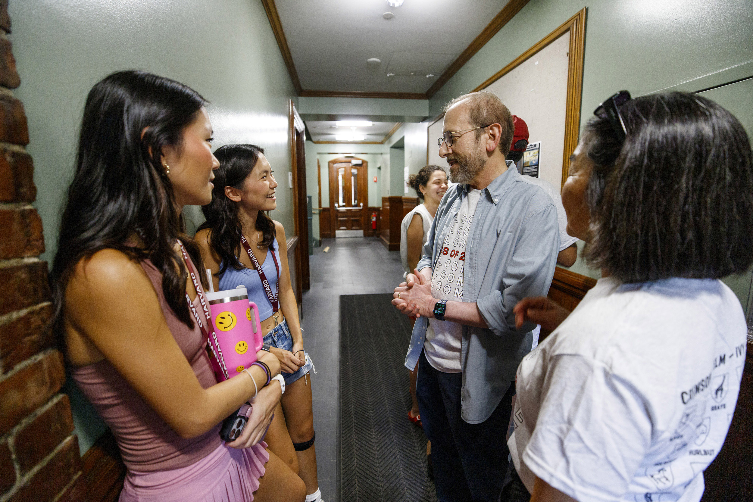 On move-in day, hugs, sweat, and tears — Harvard Gazette