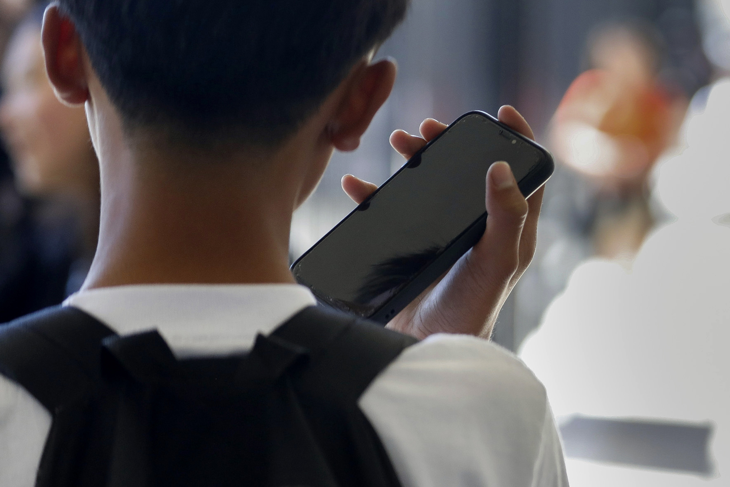 Experts see pros and cons to allowing cellphones in class — Harvard Gazette
