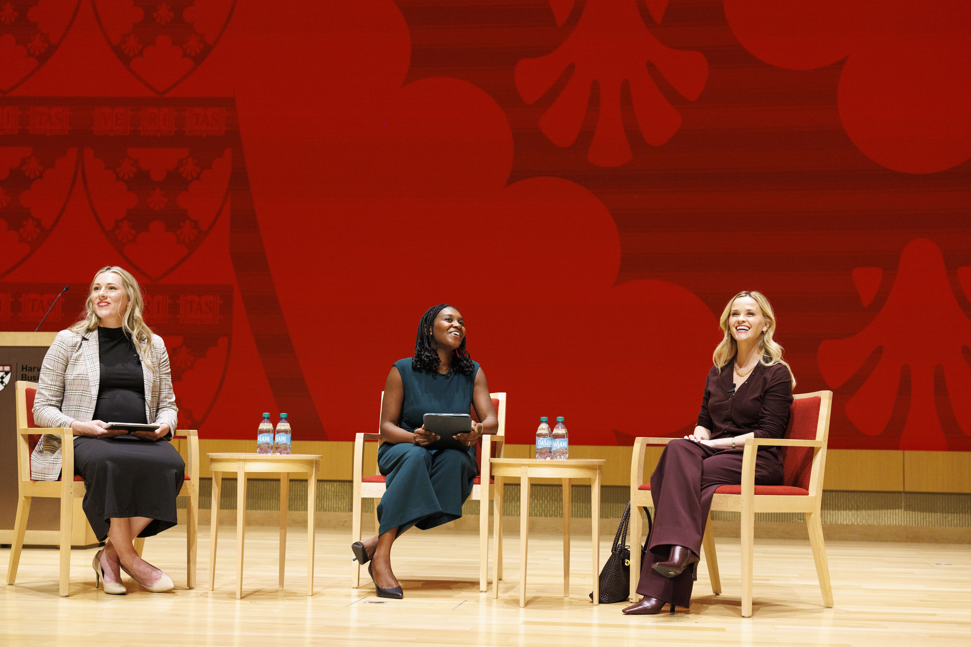 Reese Witherspoon returns to Harvard in a different role — Harvard Gazette